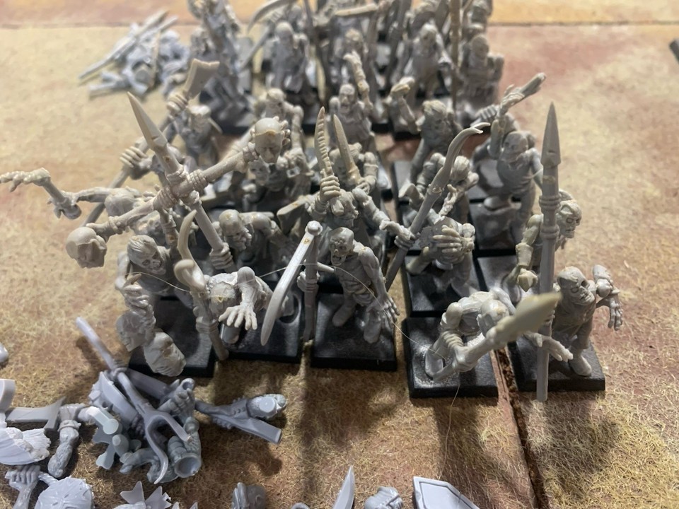 39 Zombies OOP On Sprues Warhammer Fantasy Old World Vampire Count | eBay