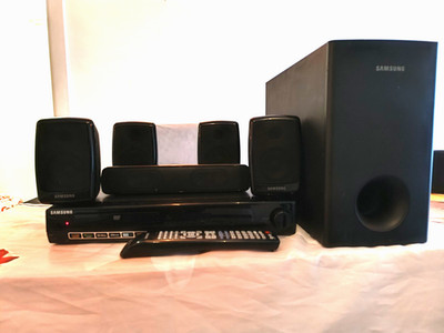 Samsung HT-Z320 5.1 Channel 1000W Home Theatre DVD with 5 surround ...