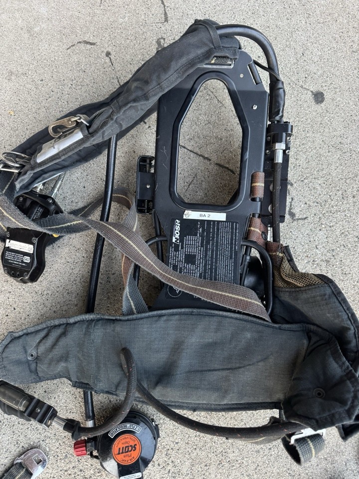 Scott 4.5 SCBA Tank Harness w/EZ Flo Regulator, HUD Driver, UAC ...