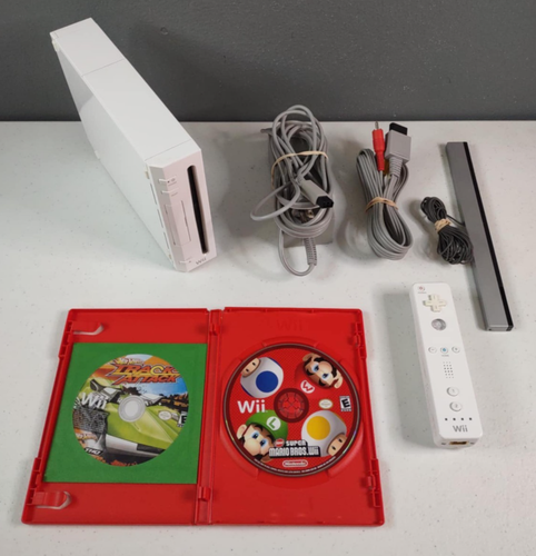 Nintendo Wii Console Bundle W/ 2 Games/Cables/Sensor Bar/Controller ...