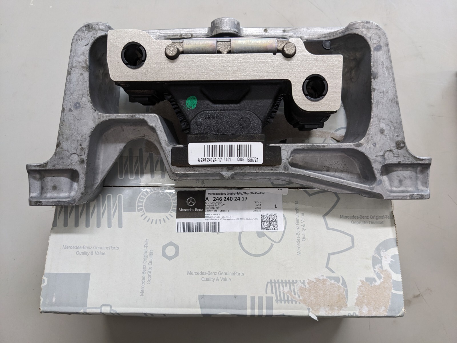 MERCEDES BENZ GLA X156 Genuine Engine Mount Right Side A2462402417 2017 ...