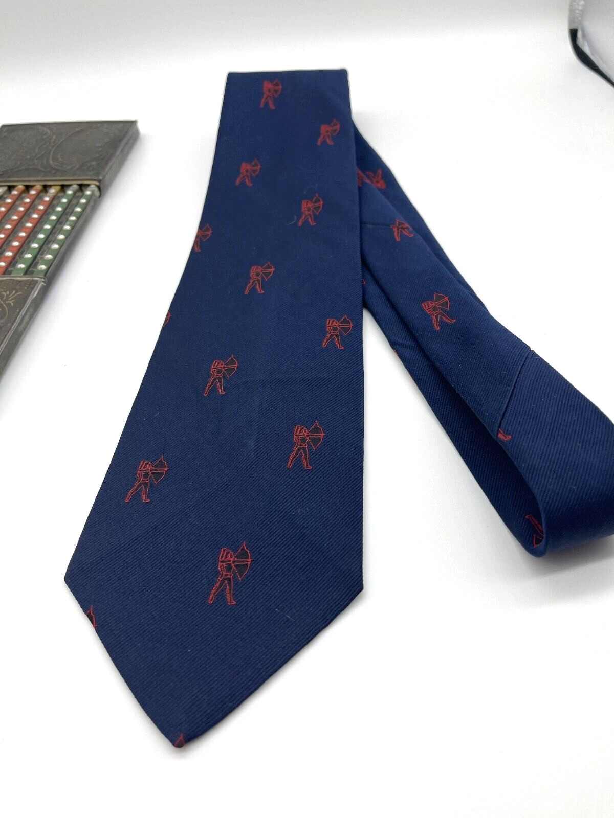 VINTAGE WM CHELSEA NATIVE INDIAN SHOOTING BOW NECKTIE… - Gem