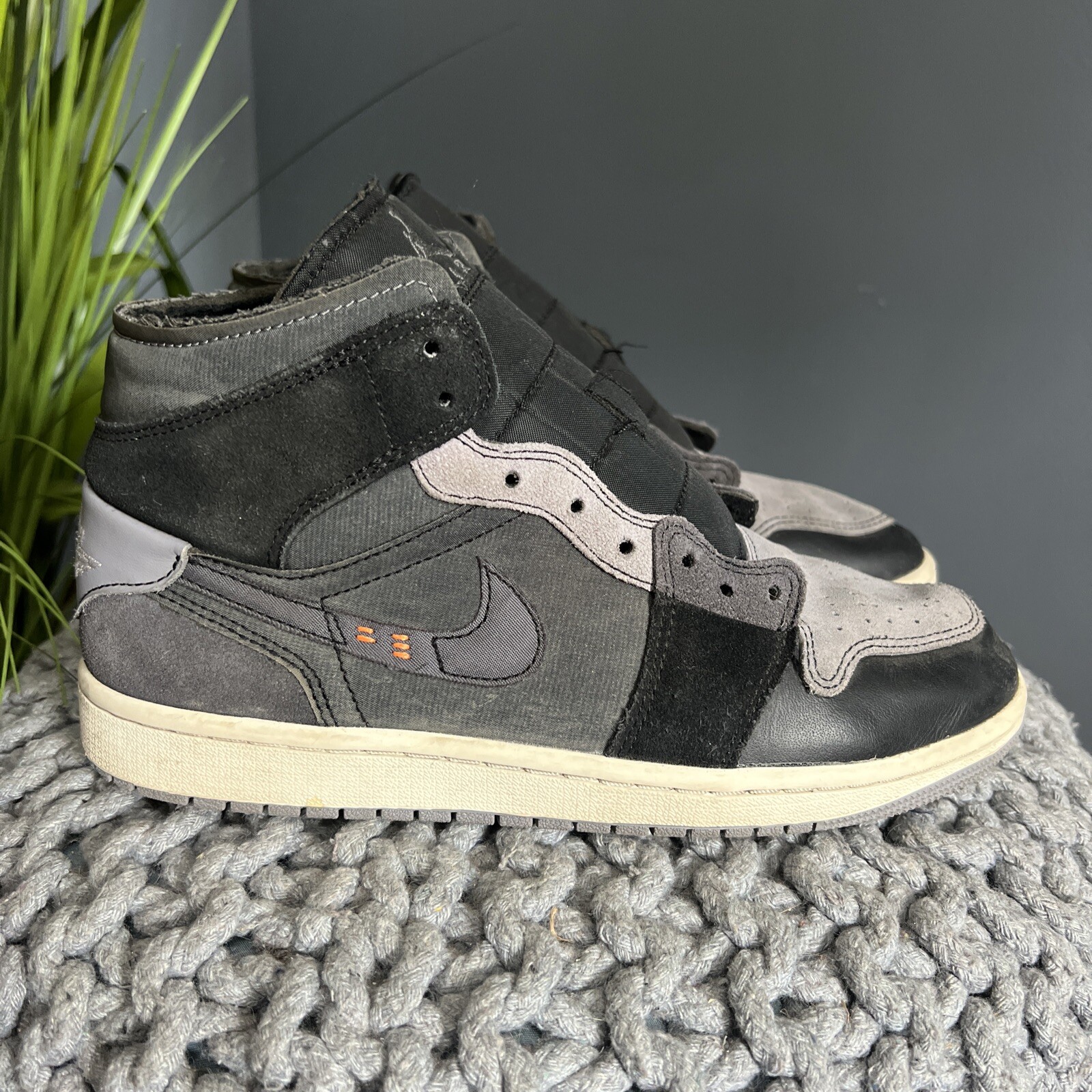 Nike Air Jordan 1 Mid Craft Inside Out Black Size 8 - Gem