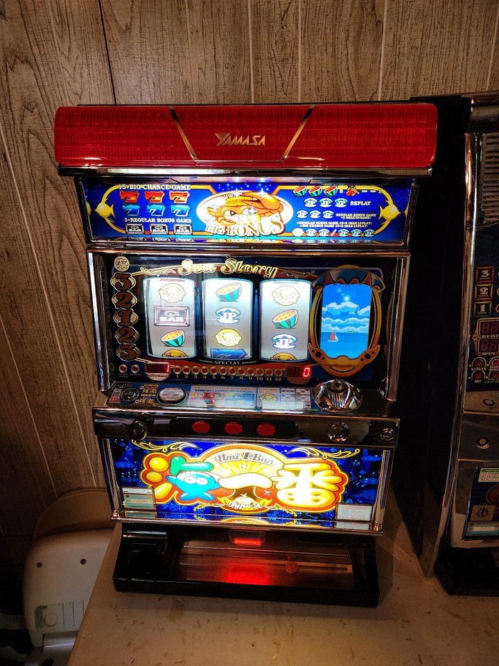 Vintage Yamasa Sea Story (Umi Iban) Pachislo Slot Machine, Coins, Key ...