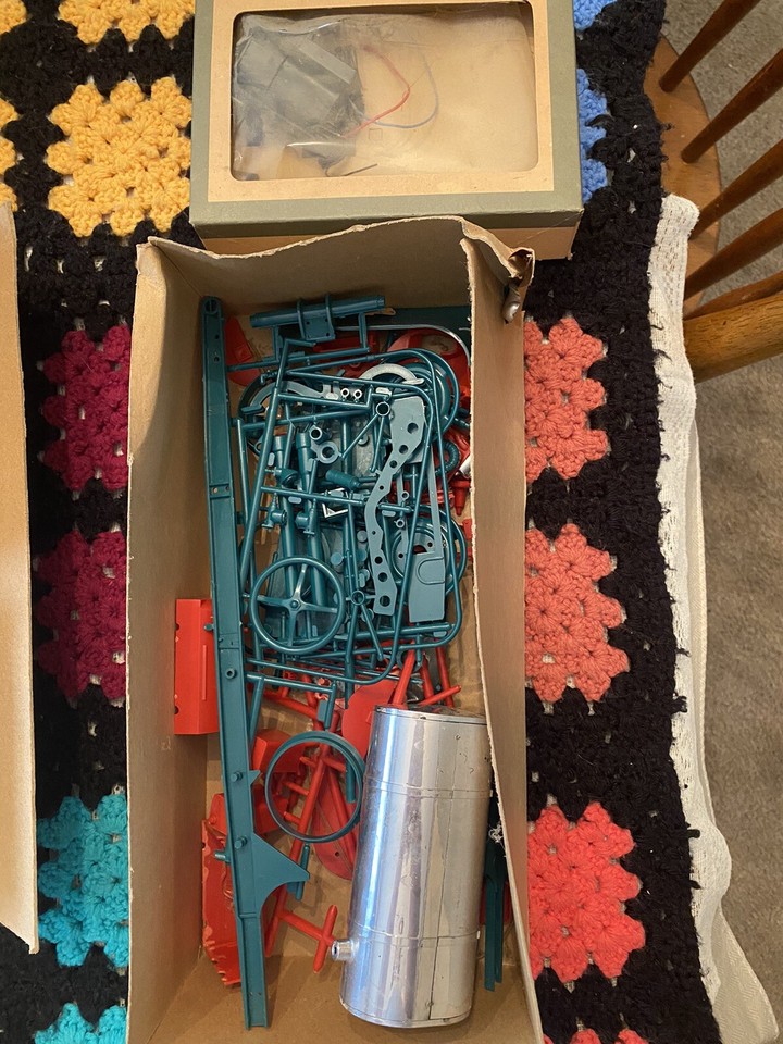 VINTAGE 1962 LINDBERG BOBTAIL "T" MOTORIZED MODEL KIT 1/8 SCALE. Opened ...