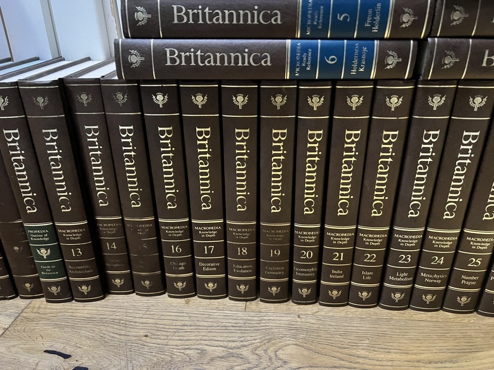 THE NEW ENCYCLOPAEDIA BRITANNICA 15th Edition 1987 33 Books & 1988 ...