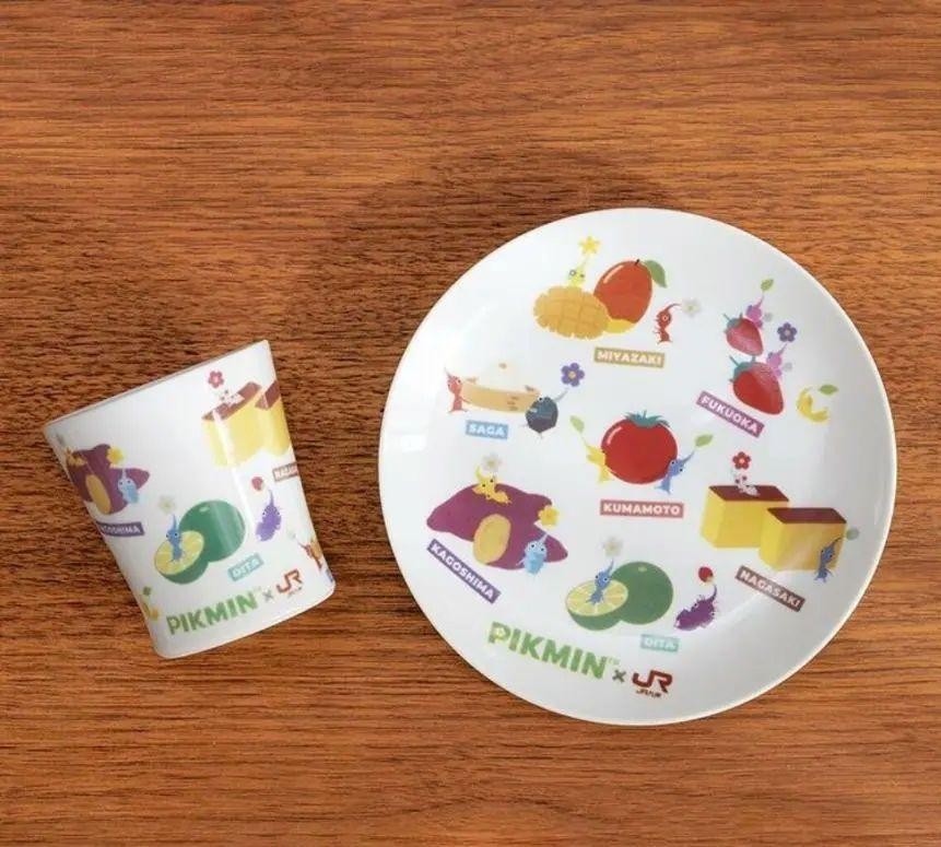 PIKMIN x JR Kyushu Original Hasami ware plate and cup set Collaborative ...
