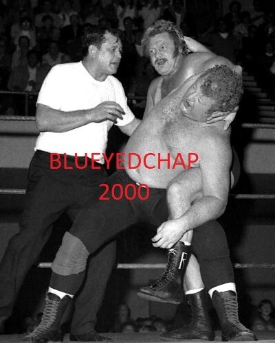 RED BASTIEN VS LARRY HENNIG WRESTLER 8 X 10 WRESTLING PHOTO AWA | eBay