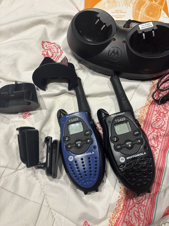 Motorola Talkabout T5422 (8 Channels) Two Way Radio. Great Set With ...