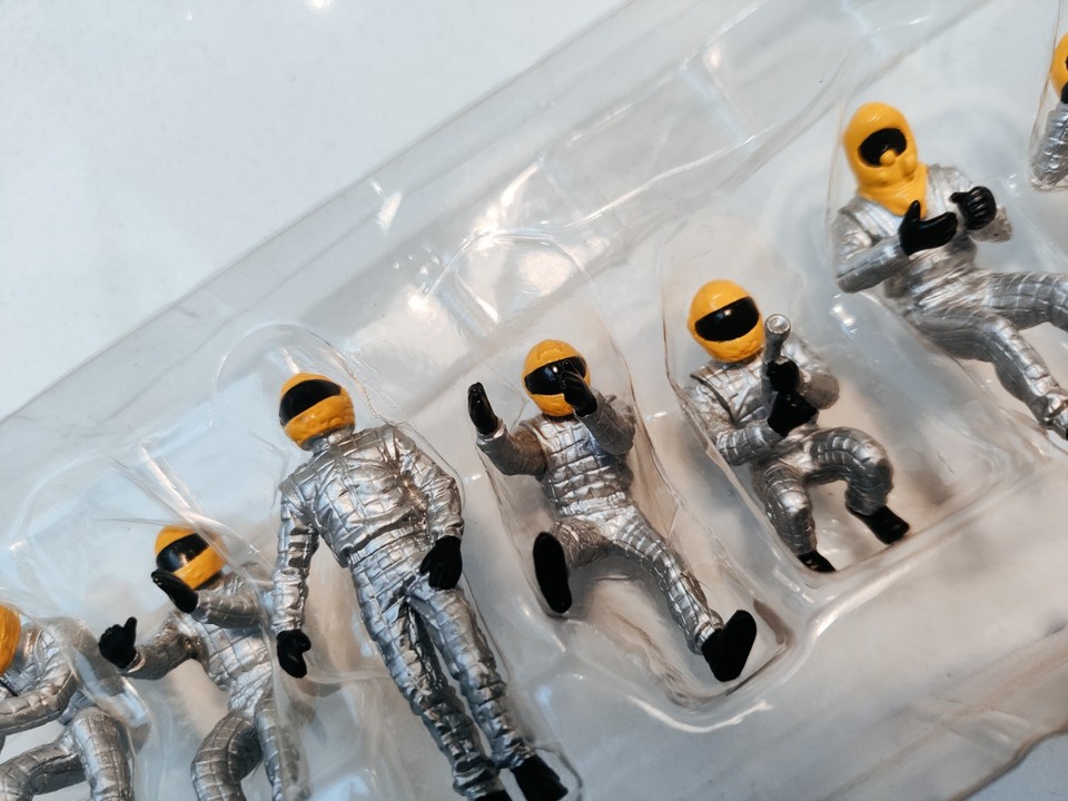 Scalextric Race+ Set Accessories 8 Crew Figures & F1 Sports racing car ...