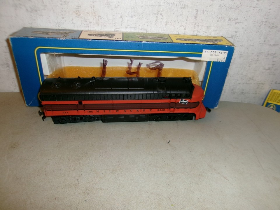 AHM NON POWER MILWAUKEE ROAD FM A UNIT DUMMY LIKE N IN BOX HO SCALE | eBay