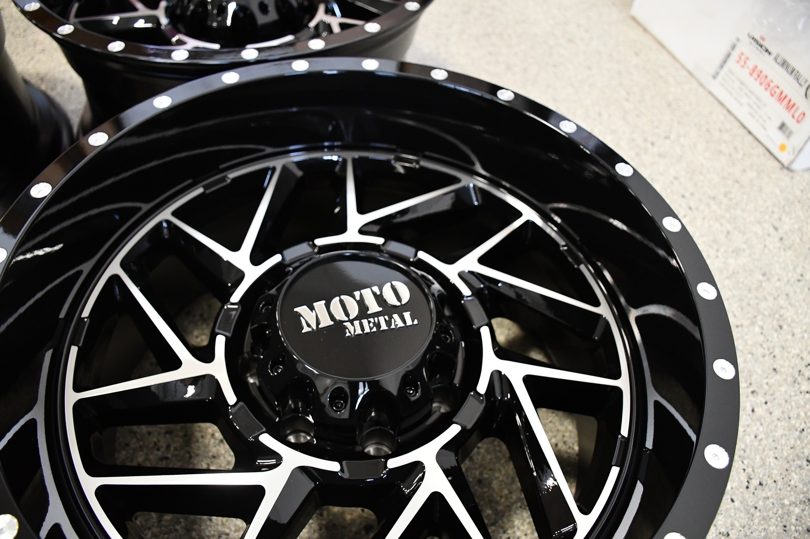 Set 4 Moto Metal MO985 Breakout 16x8 5x4.5 Gloss Black Machined Wheels ...