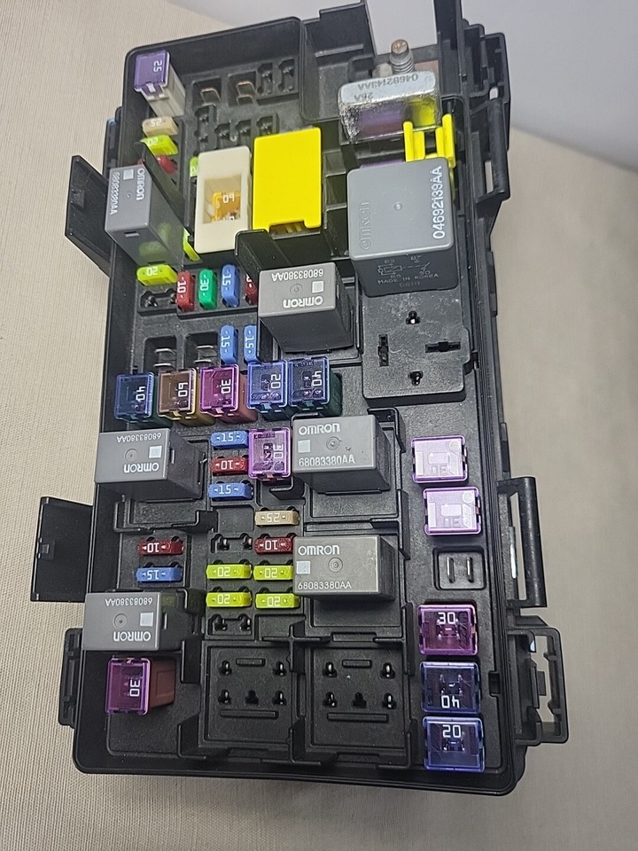 2011 Jeep Grand Cherokee Dodge Durango TIPM 5.7L Integrated Fuse Box ...