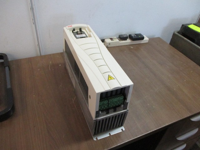 ABB ACX550 AC Drive ACX550-U0-015A-4 10HP 3Ph *No Keypad* *Broken Cover ...