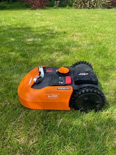WORX WR155E L2000 Landroid Robot Mower 2000m² Cut to edge Silent Mow ...