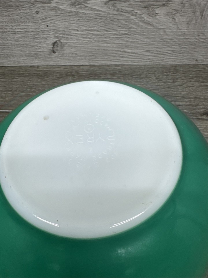 Vintage PYREX 403 Primary Green 2.5 Qt. Mixing Nesting Bowl Made in USA ...