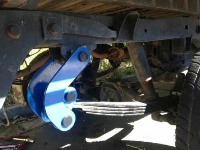 NEW! Extended 2"Inch Rear Comfort Shackles Fit Brute Navara D40 2005 ...