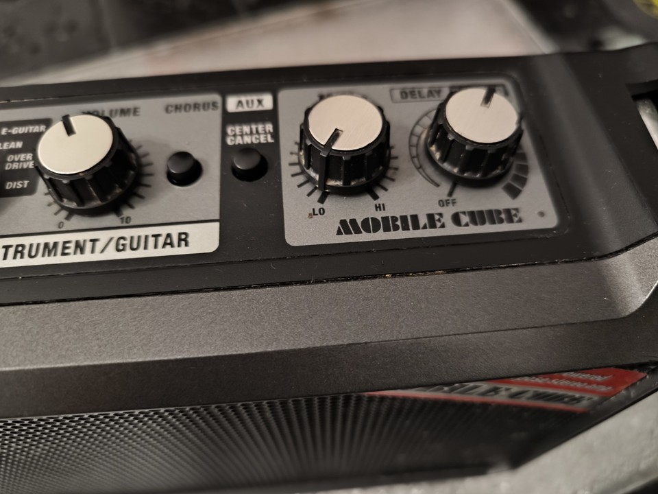 Roland Mobile Cube MB-CUBE Battery Stereo Mobile Amplifier Electric ...