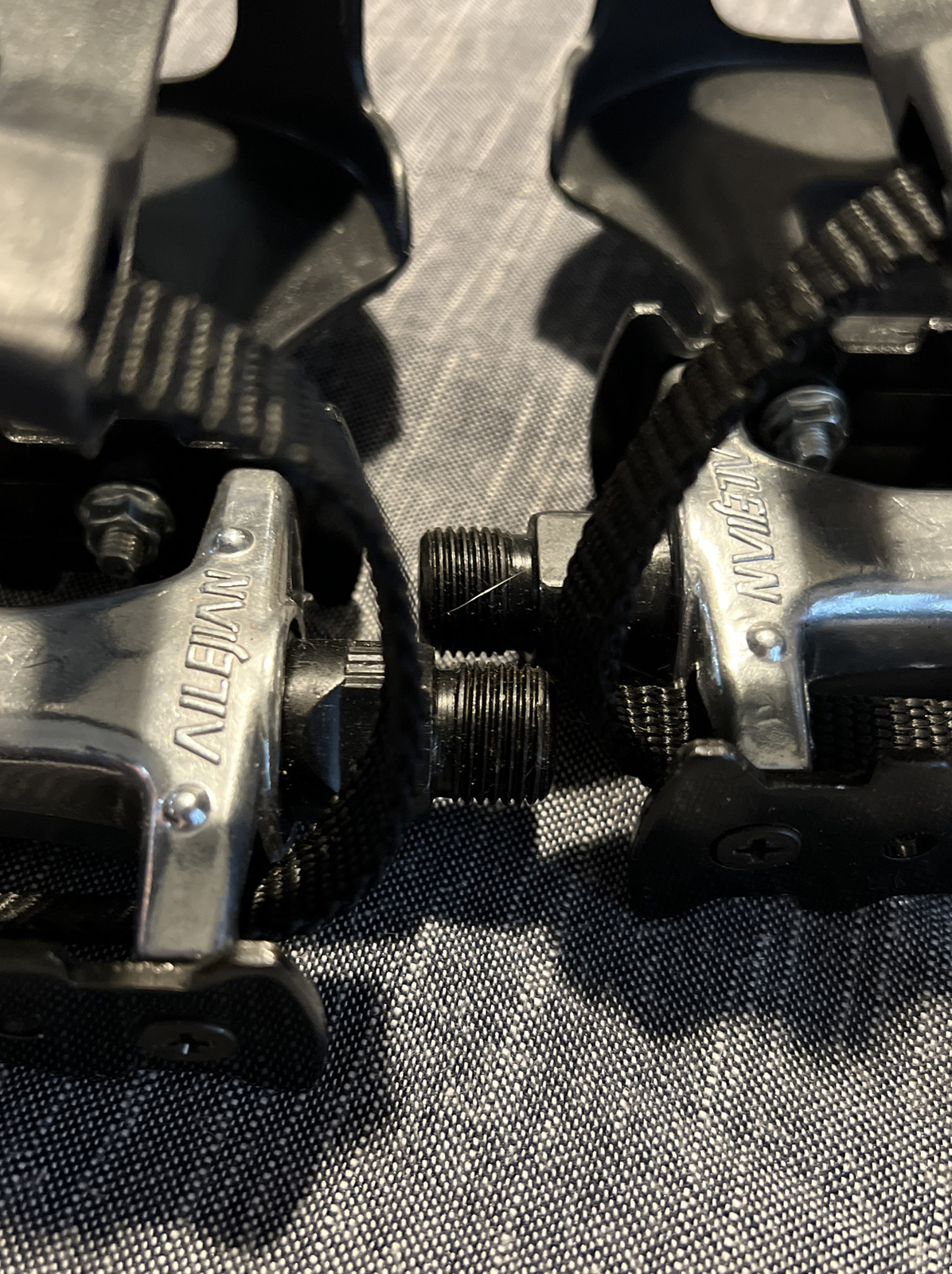 Aluminum Bike Pedals 9/16'' Spindle Platform w Toe Clips Foot Strap ...