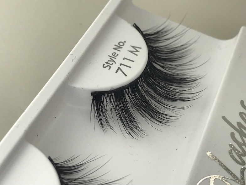 IZZI 3D LASHES LIGHT & SOFT AS A FEATHER LUXURY 3D LASHES #711M HUMAN ...