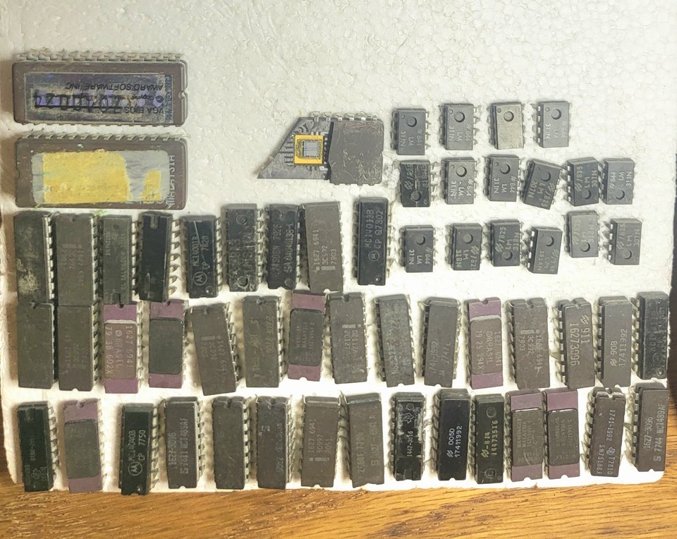 Intel Motorola Texas Instruments Vintage CPU Processor and IC Chips Lot ...