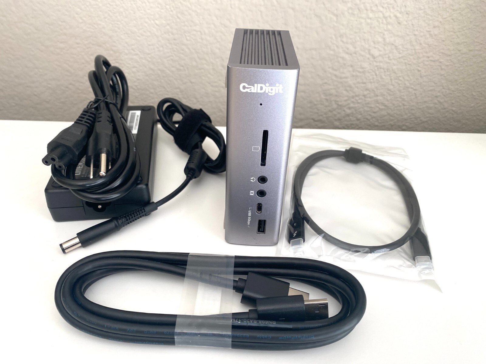 Caldigit TS3 Plus Docking Station w/ PSU, Thunderbolt 3 + Display Port ...