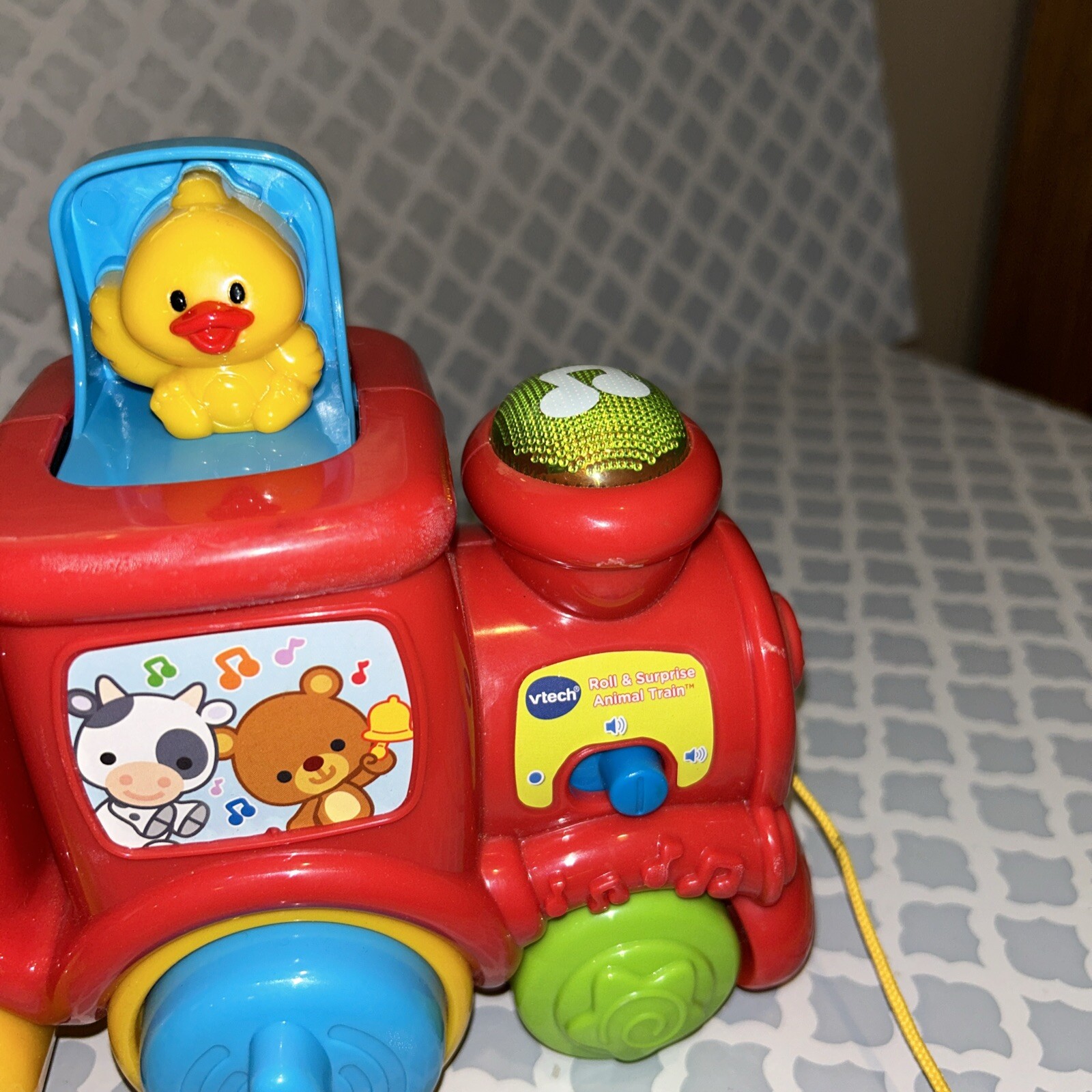 VTech Roll & Surprise Animal Train Music & Lights Pop-Up Activity ...