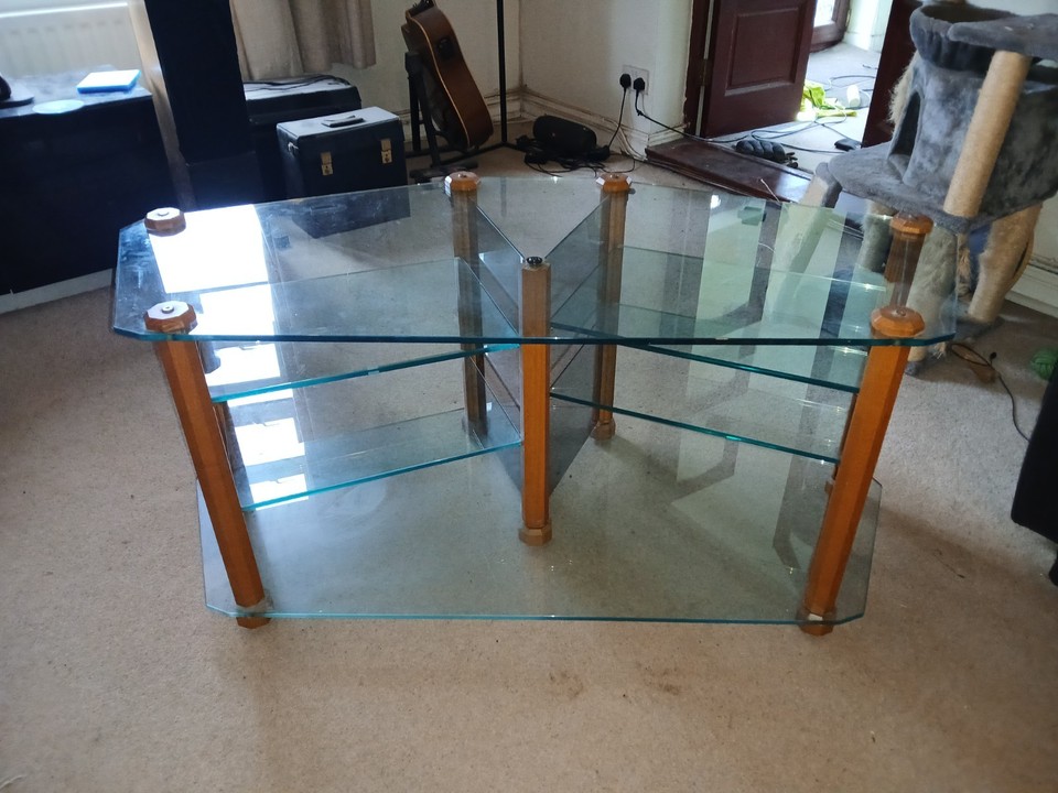 "Stands Unique" walnut and glass TV and hi-fi stand on isolation spikes ...