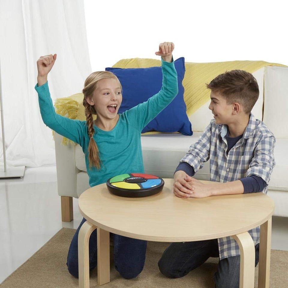 Electronic SIMON Large Classic Size Memory Light Sound Says Game Box ...