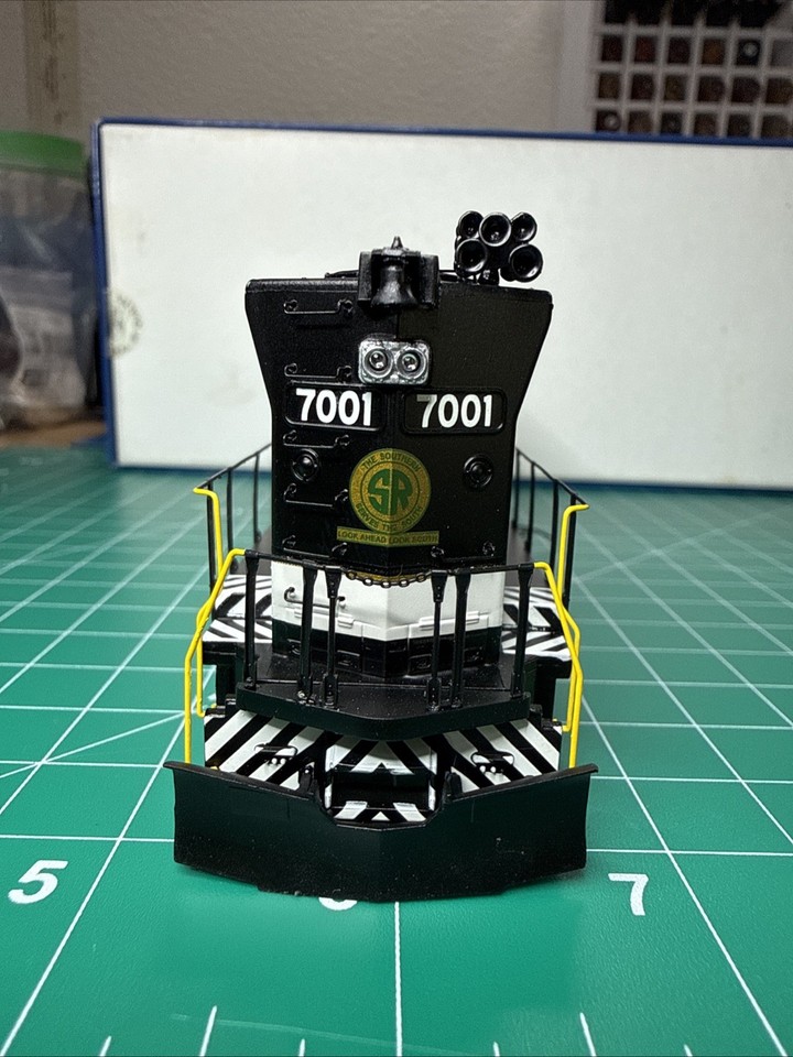 Athearn RTR Southern Railway SOU 7001 GP40X Shell HO scale | eBay