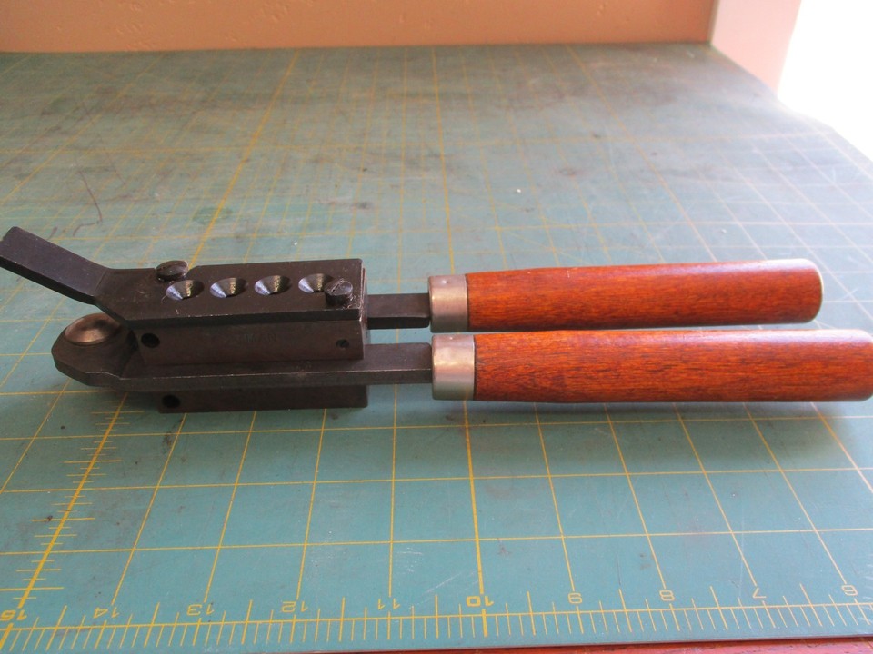 RELOADING TOOLS * LYMAN * BULLET MOLD * 4 CAVITY * 30 CAL * 311467 ...