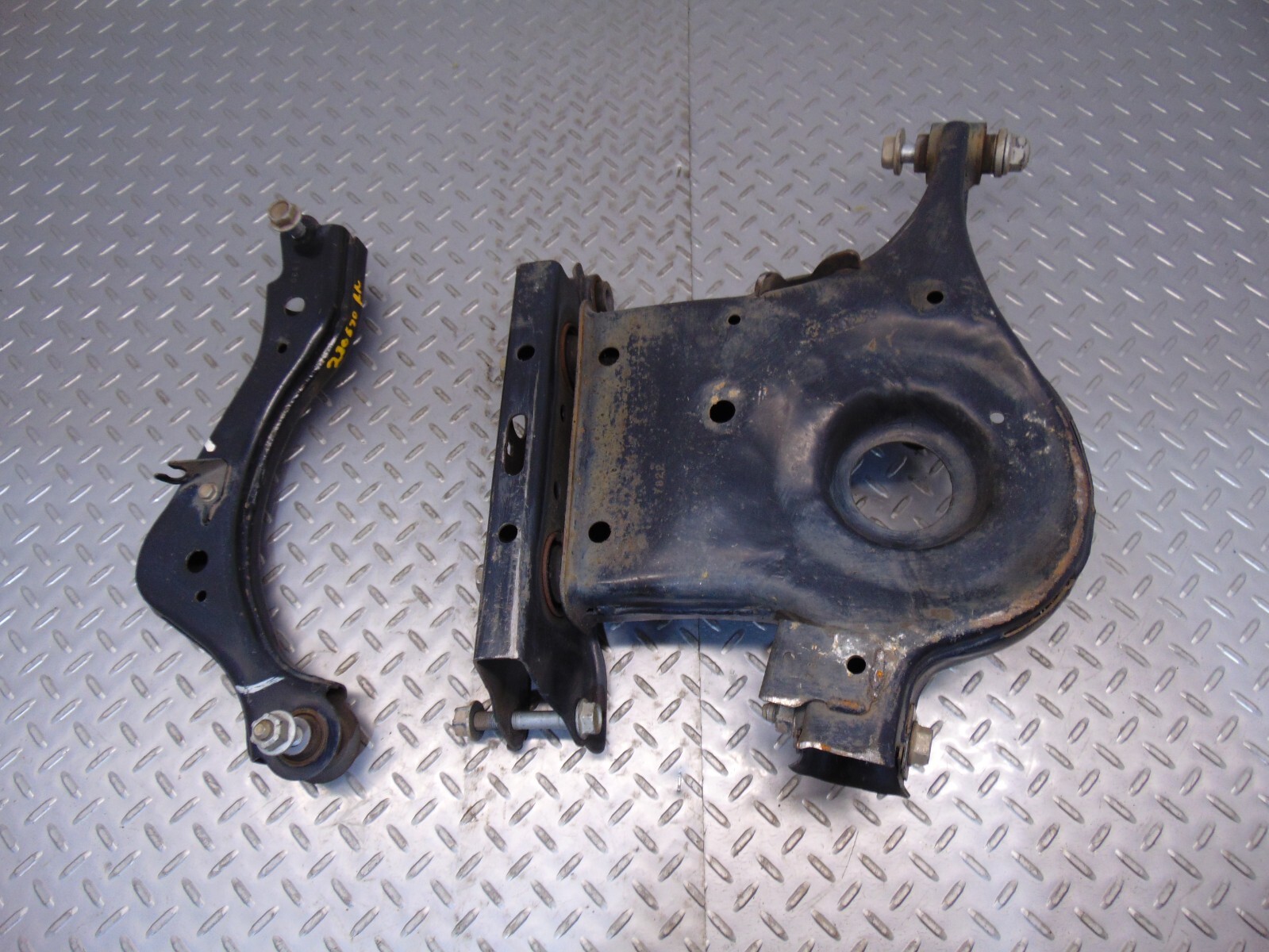 2016 - 2018 Nissan Altima Rear Left Control Arms Set 2 pieces OEM | eBay