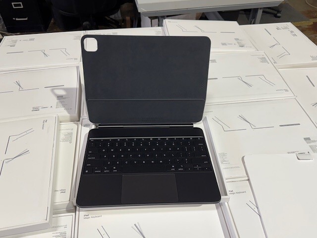 Apple Magic Keyboard Case iPad Pro 13-inch M4 - Black A2974 MWR53LL/A ...