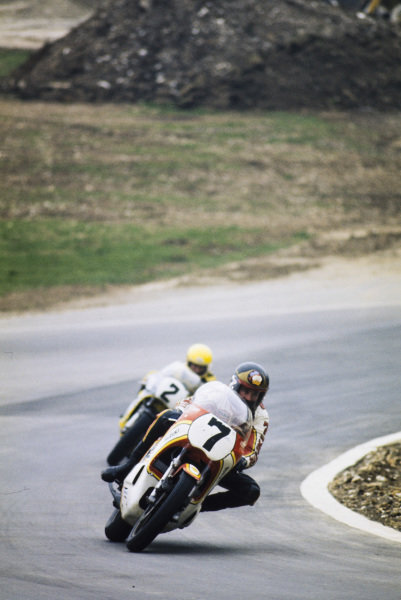 Barry Sheene Suzuki leads Kenny Roberts Yamaha 1976 Motorcycle Old ...