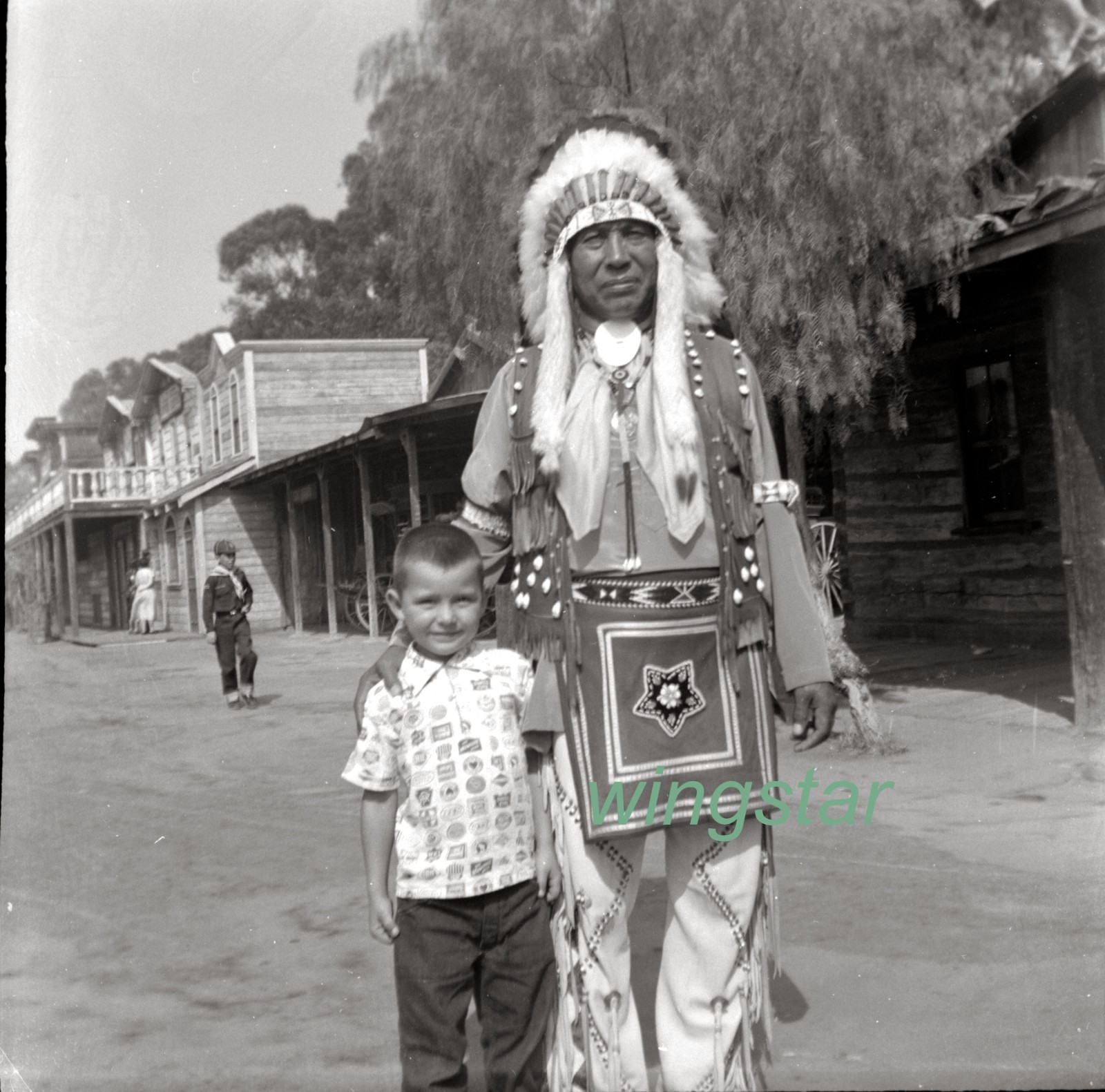 NATIVE AMERICAN INDIAN REGALIA CHIEF HEADDRESS Bag Boys Old Photo ...