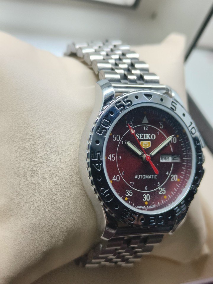 Men's Wrist Watch Seiko 5 Automatic Movement Numerical Day/Date Red ...