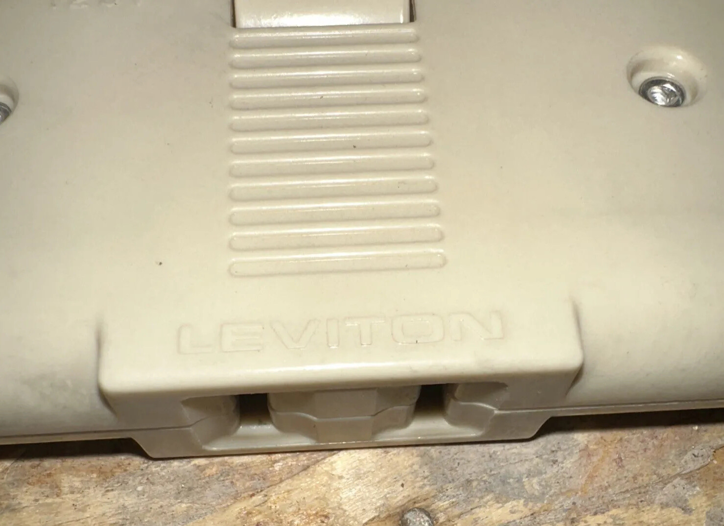 (3) Leviton Snug Plug 3 Plug-In Outlets Folding 2 Prong Adapter 13911 ...