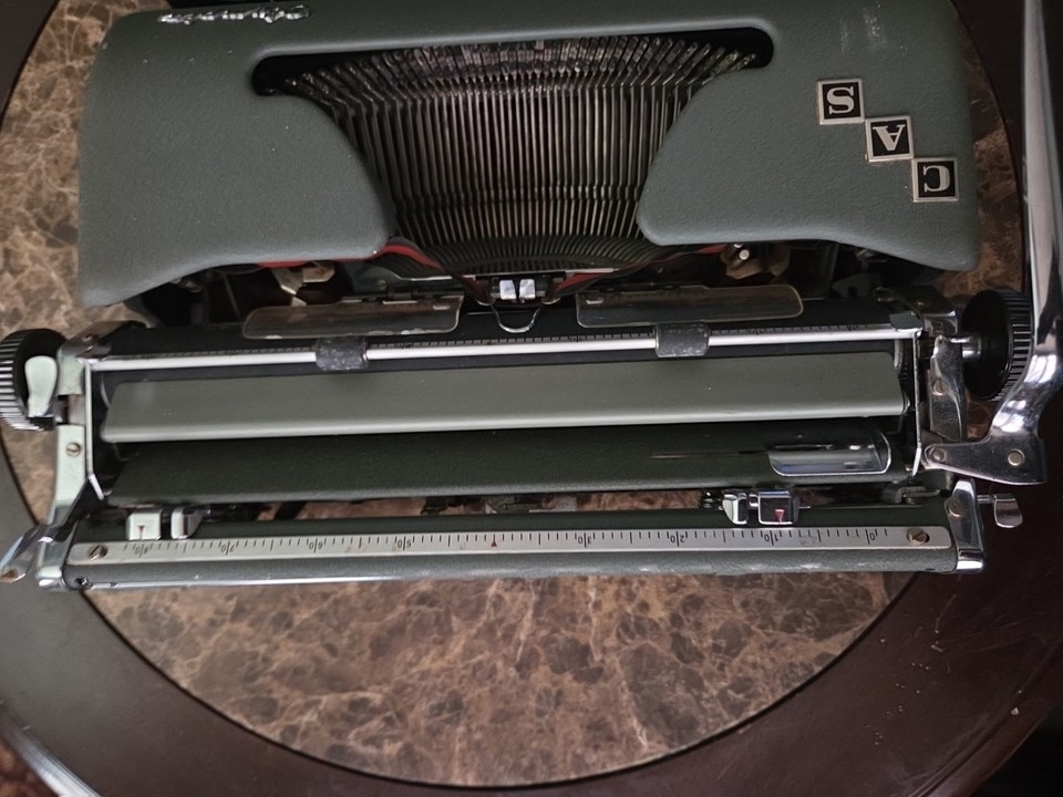 Olympia Deluxe Werke Ag. Wilhelmshaven Western German Vintage ...