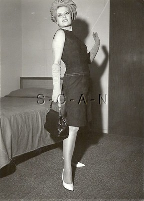 Original Vintage 1940s-60s Risque Pinup Photo- Well Dressed Lady- Purse ...