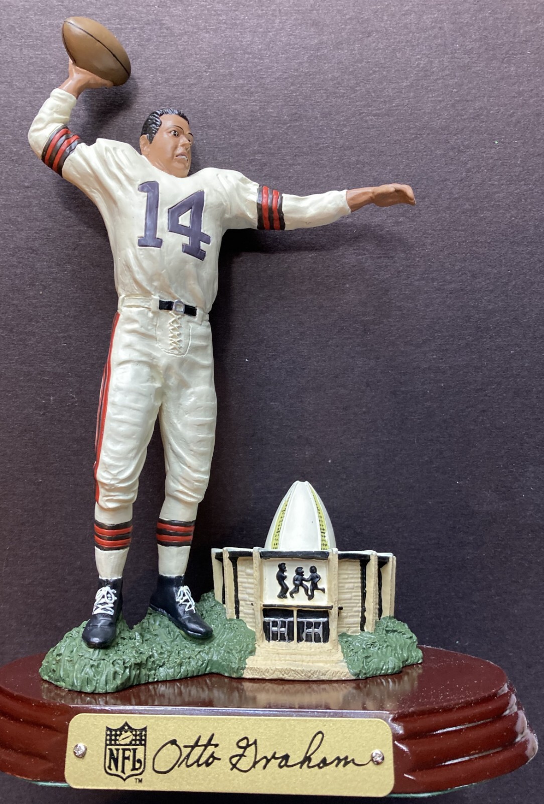Numbered, Limited Ed Otto Grahm Statue by Vince Costello's NFL H of F ...