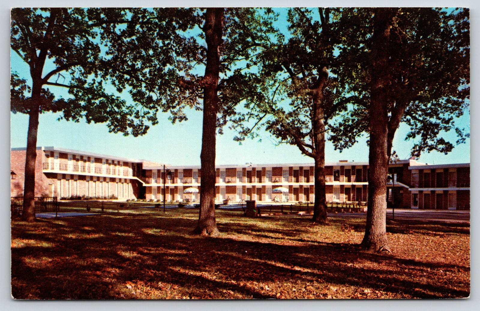 Roadside~Manchester Tennessee~Quality Motel Exterior View~Pool~1950s ...