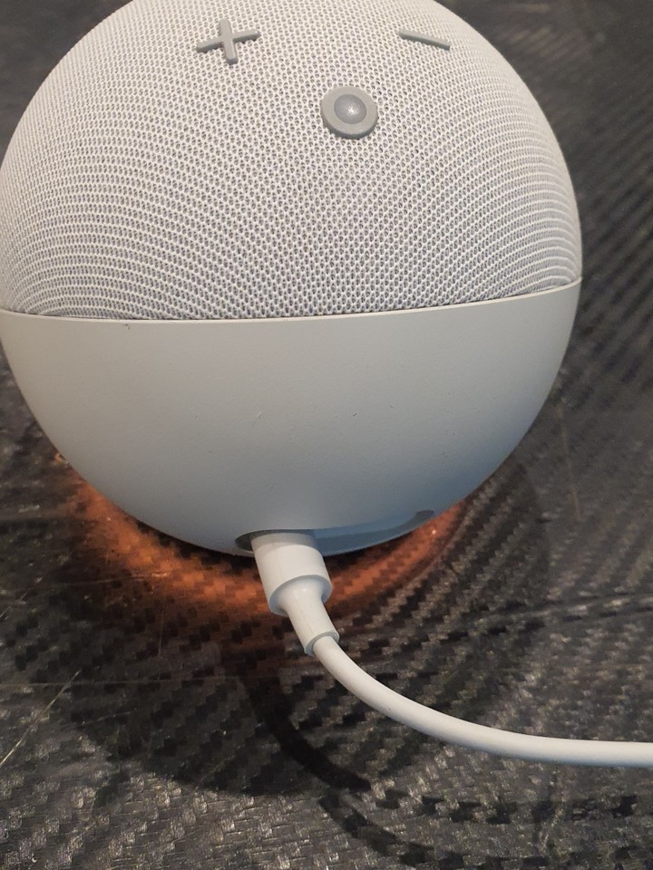 Alexa Echo Dot 4th Gen White Superb c/w power unit PLEASE READ FULLY ...