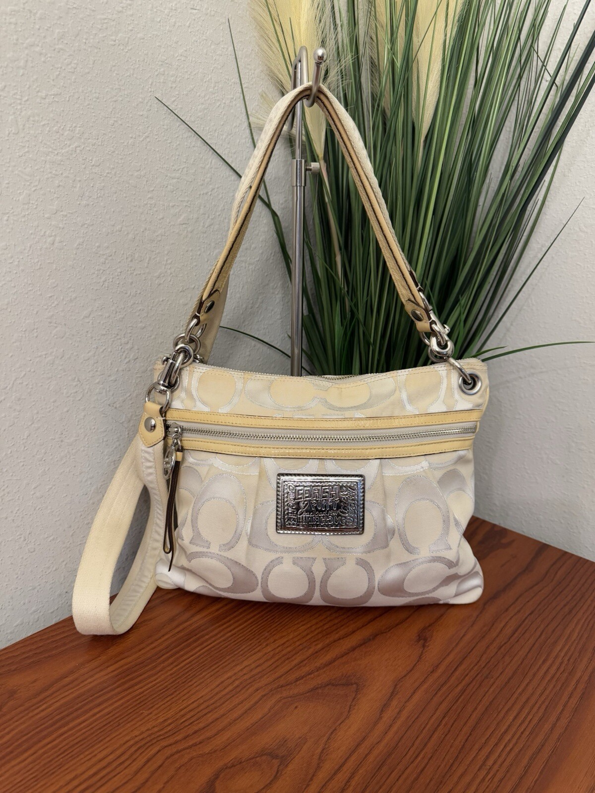 Coach Poppy Ivory with Metallic Signature And Cream S… - Gem