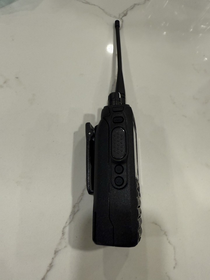 Motorola R7 Two-Way Digital Radio MOTOTRBO R7 8/900 Mhz - 4W FKP !!! | eBay