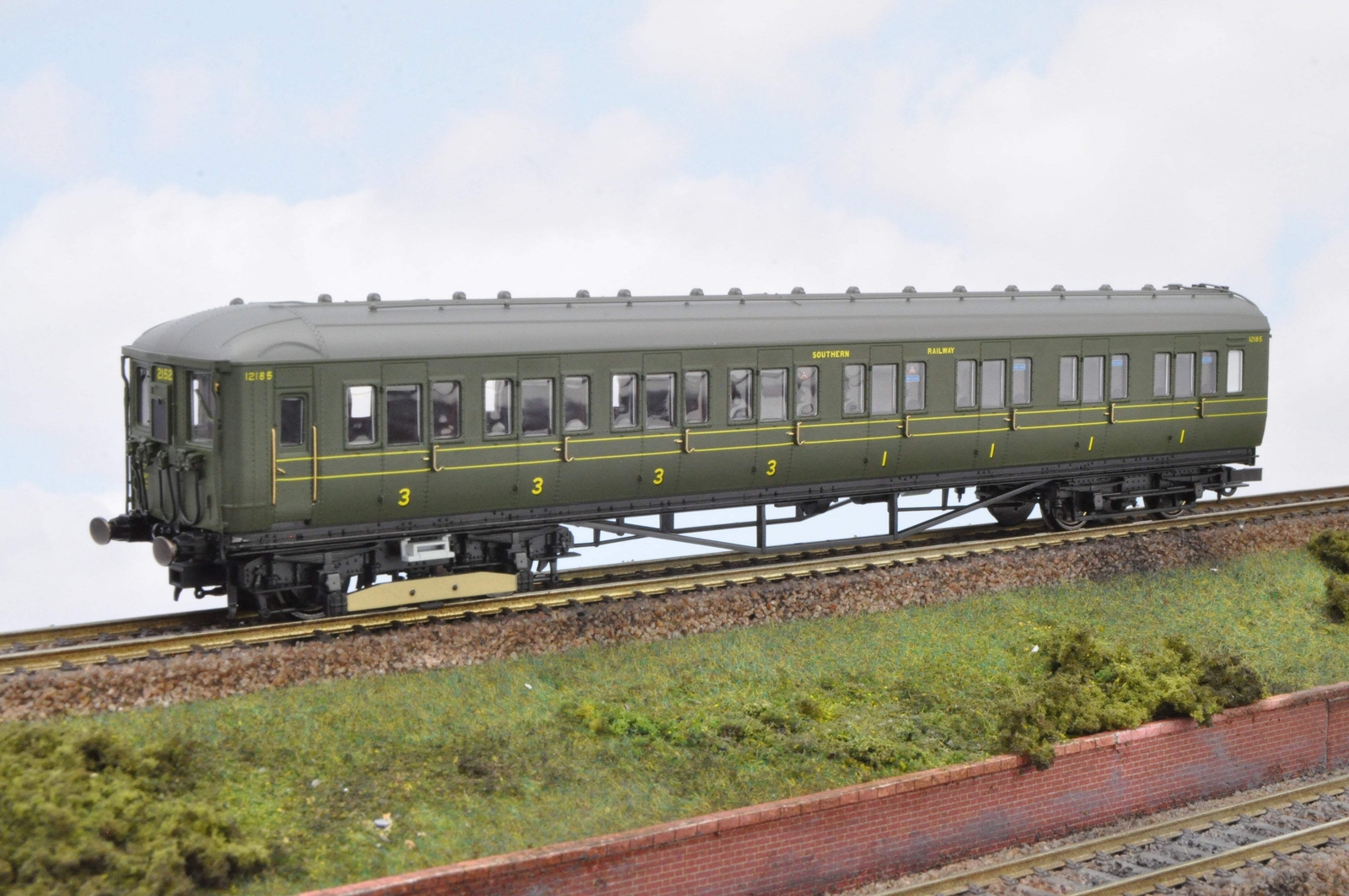 Hornby OO Gauge R3700 Southern Railways 2-BIL Train Pack No.2152 ...