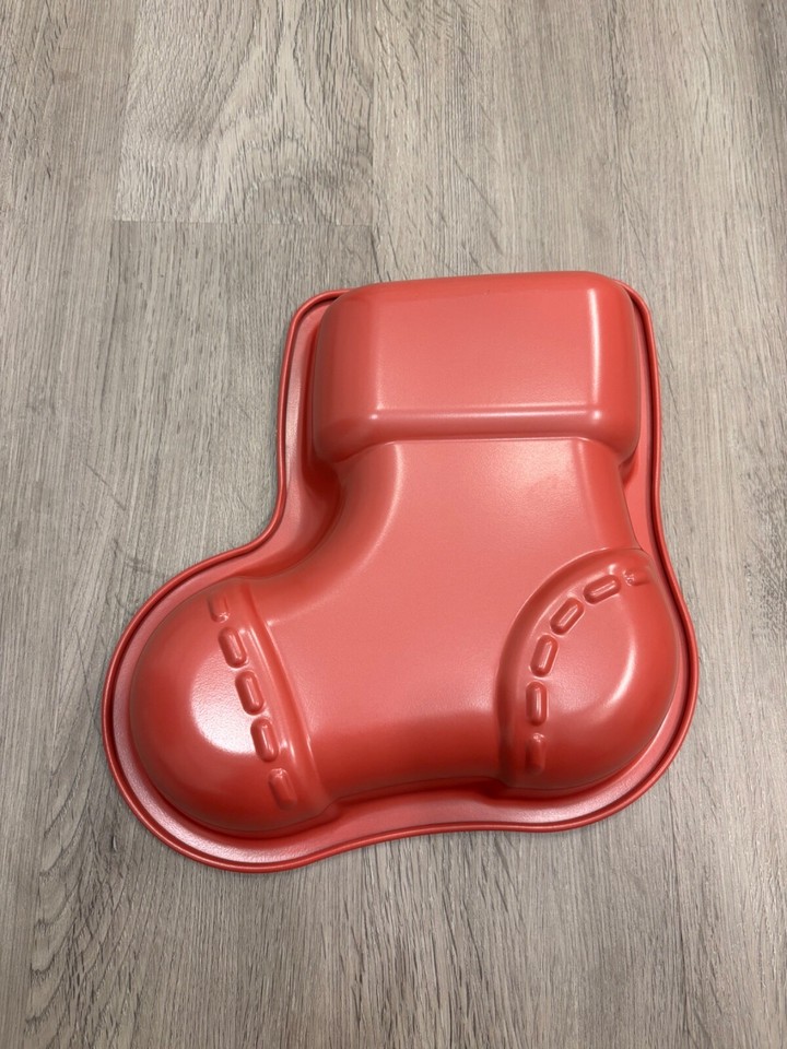 Nordic Ware Holiday Red Stocking Nonstick Baking Pan 7 Cup Made Without ...