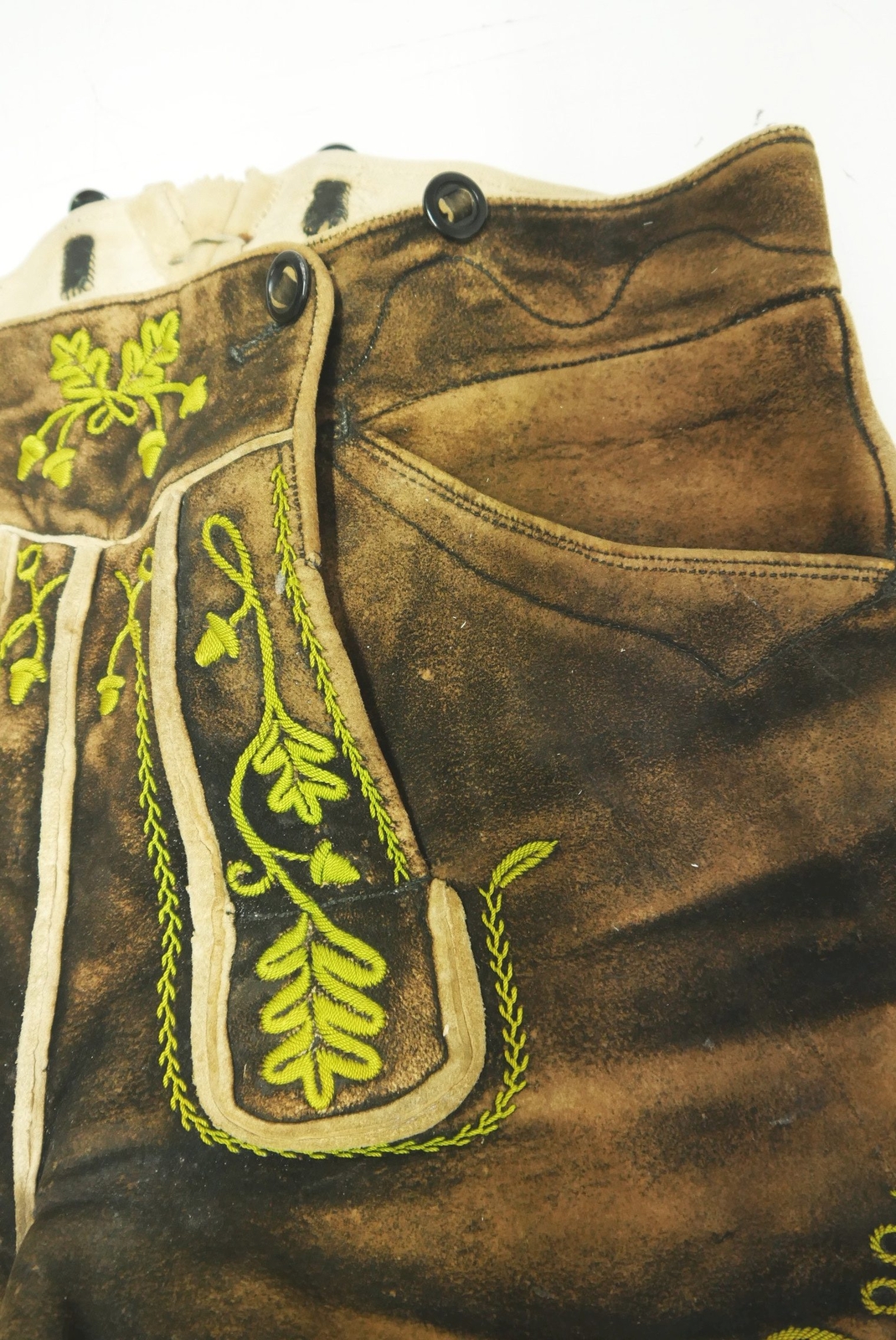 Antikleder Optik kurze Lederhose Hirschleder grüne Stickerei PH ...