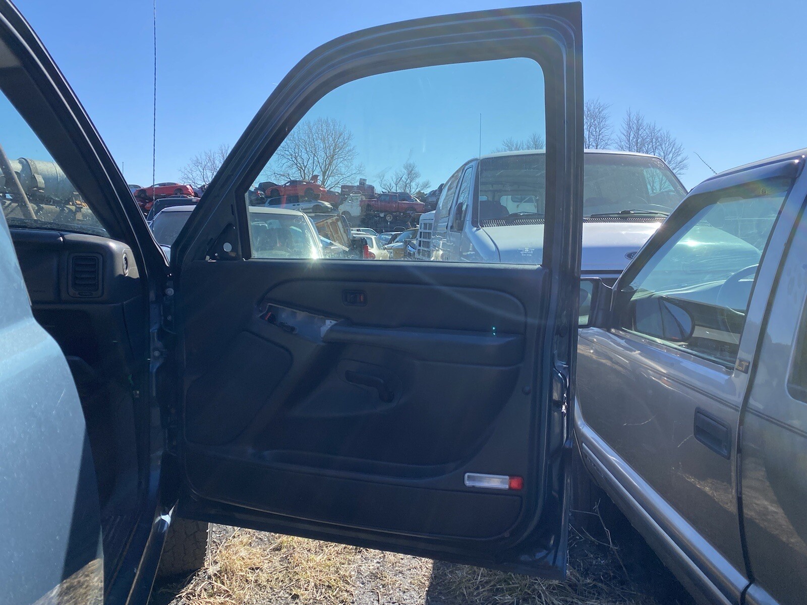 2003-2007 Chevrolet Silverado 1500 2500 3500 Front RH Right Door ...