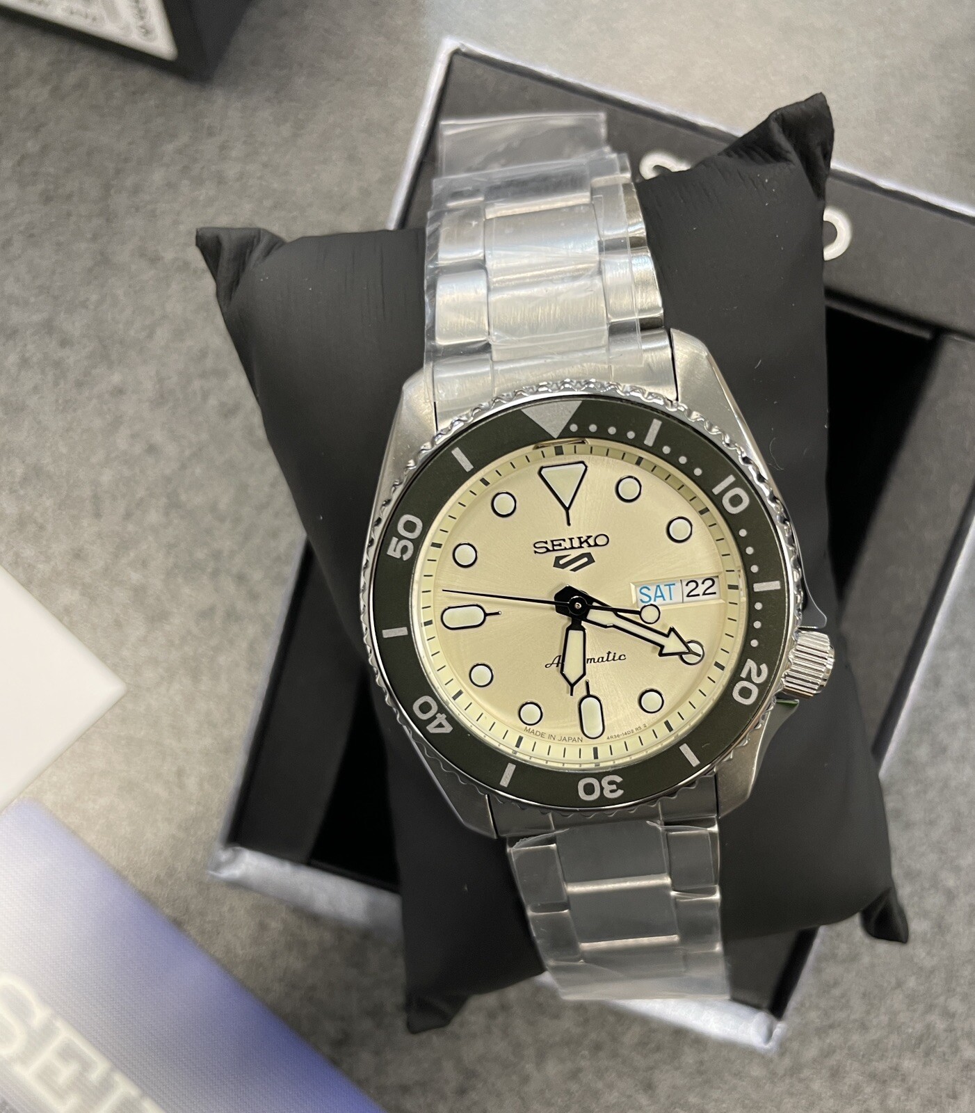 Seiko 5 Five Sports SRPK31 Automatic Mid Size Watch beige Dial Made ...