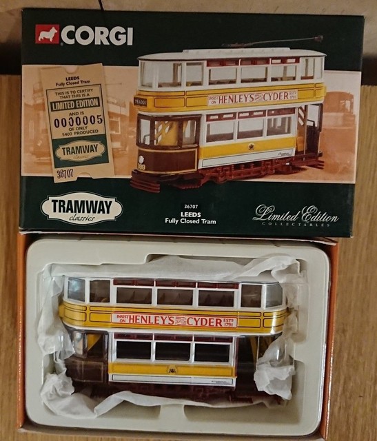 Corgi Tramway Classics 36707 Diecast Leeds Fully Closed Tram Opened 46 ...